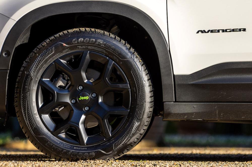 54kWh e-Summit SUV 5dr Electric Auto (156 ps) | What Car?