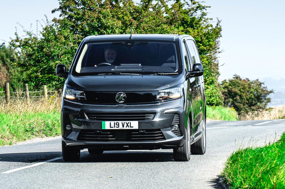 2.2 Pro M Panel Van 6dr Diesel Manual SWB Euro 6 (s/s) (150 ps) review ...